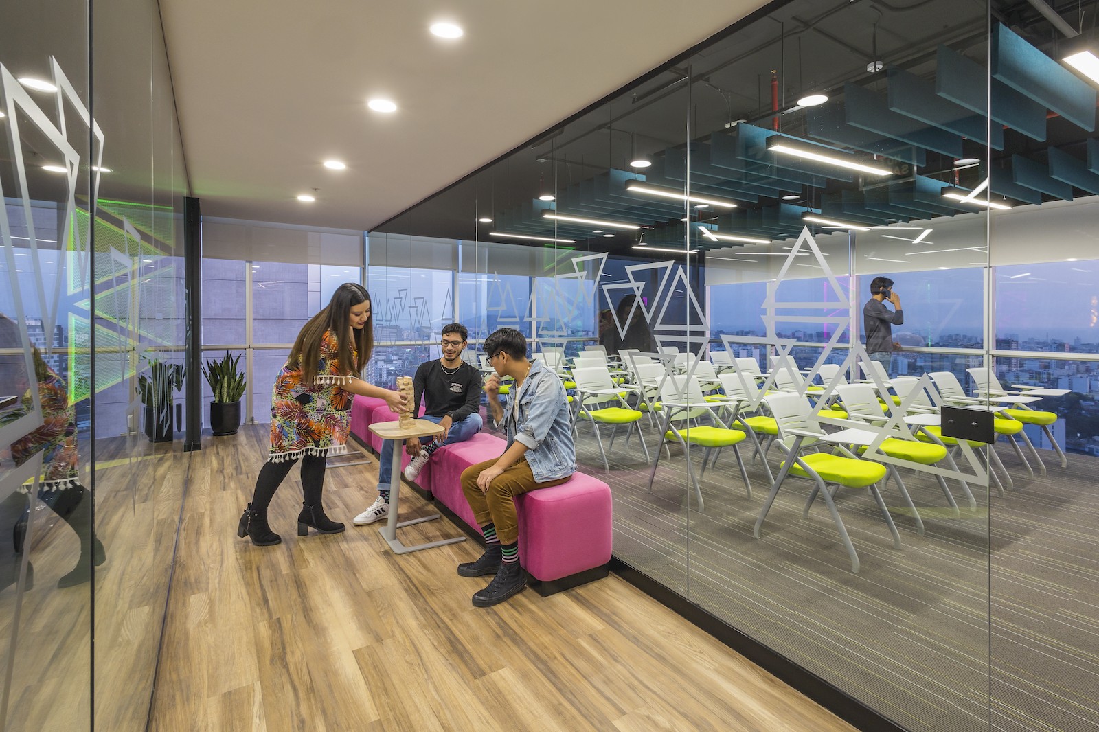 Globant Perú, un destino elegido - WOW - World Of Work by Contract Workplaces