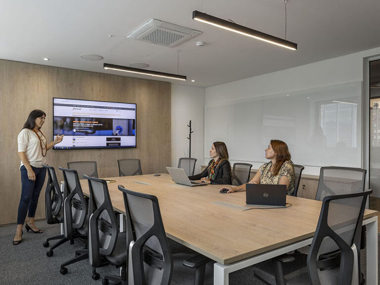 Oficina Moderna Stantec Argentina por Contract Workplaces - Contract ...